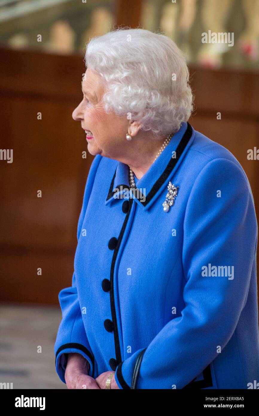 Queen Elizabeth II says goodbye to King Willem-Alexander and Queen ...