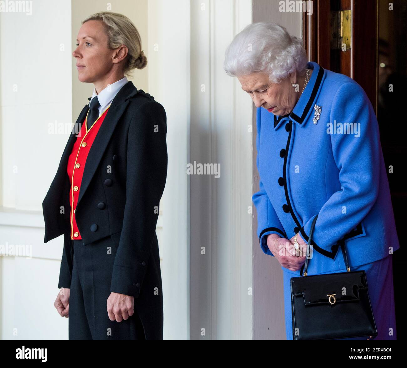 Queen Elizabeth II says goodbye to King Willem-Alexander and Queen ...