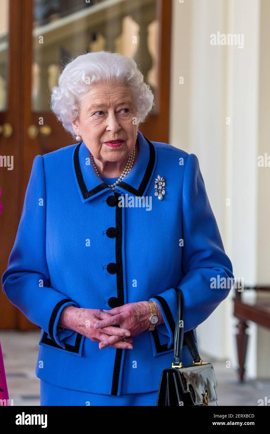 Queen Elizabeth II says goodbye to King Willem-Alexander and Queen Maxima of the Netherlands ...