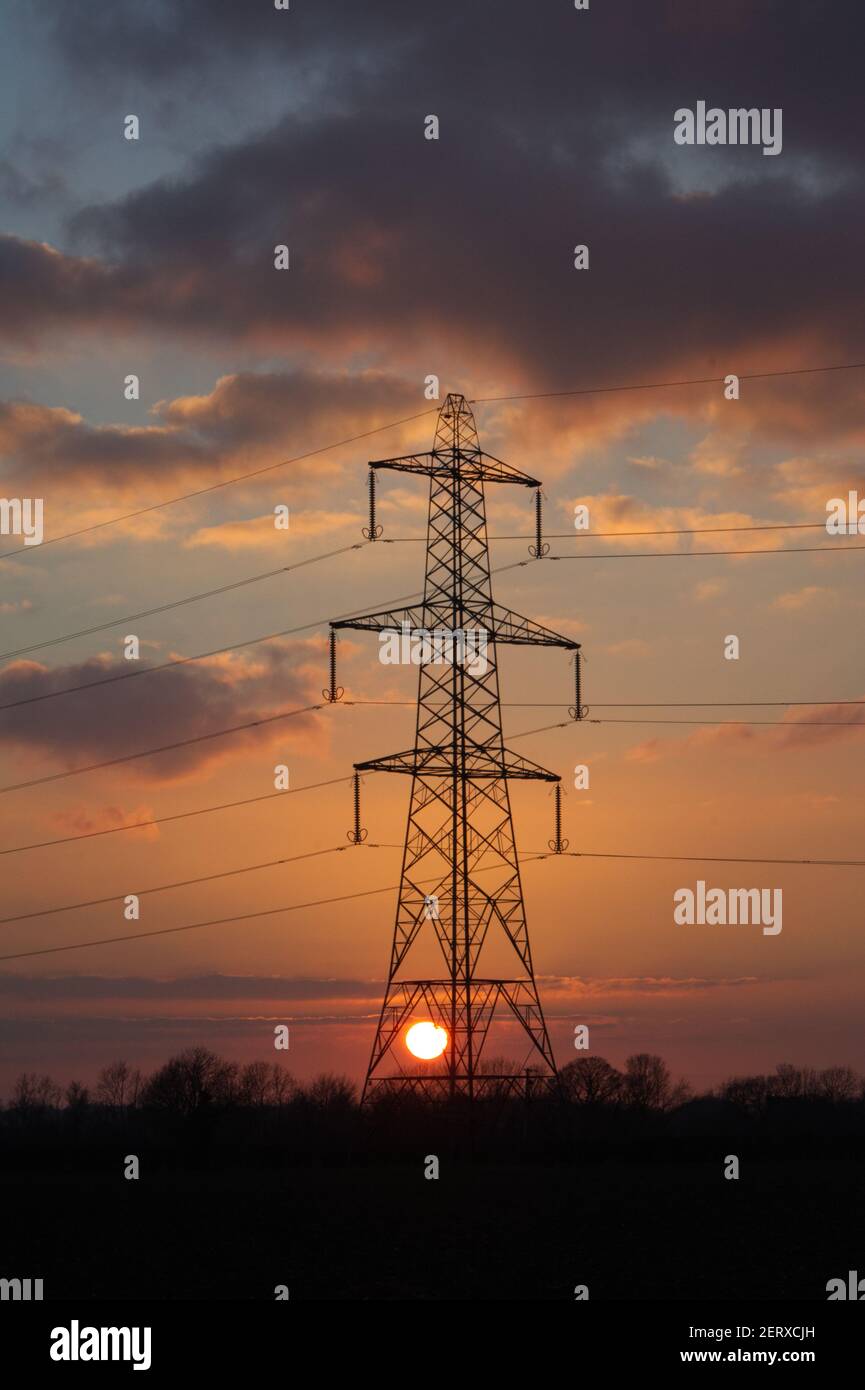 National grid uk pylon dark blue hi-res stock photography and images ...