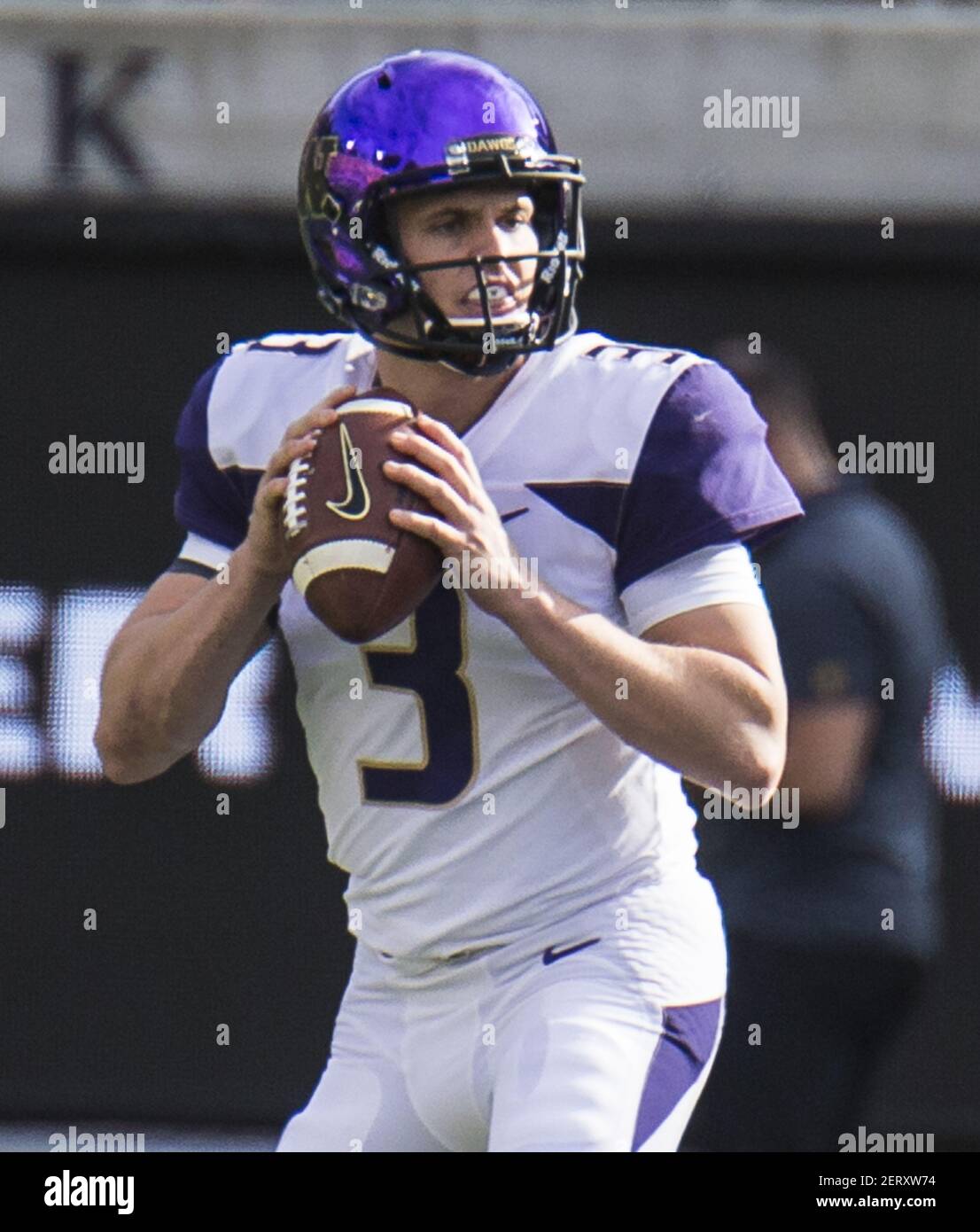 Oct 27 2018 Berkeley CA, U.S.A. Washington quarterback Jake Browning (3 ...