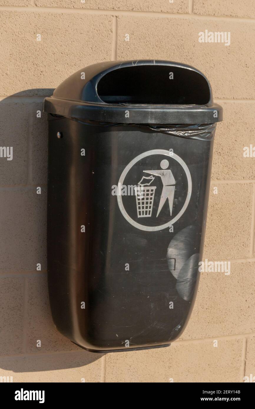 Public dustbin hi-res stock photography and images - Alamy