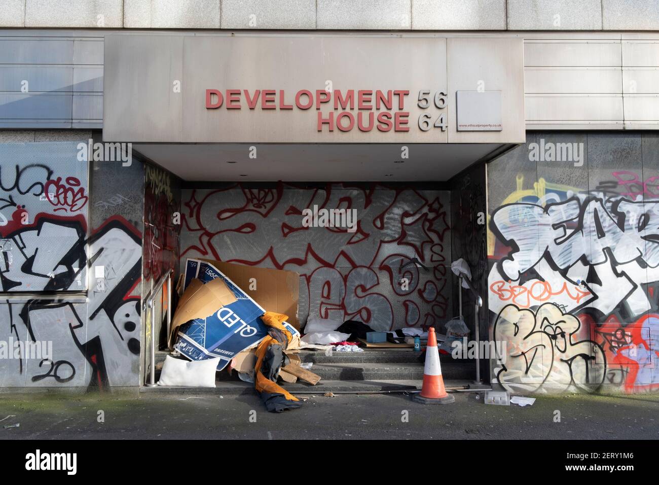 Homelessness poor poverty sleep hi-res stock photography and images - Alamy