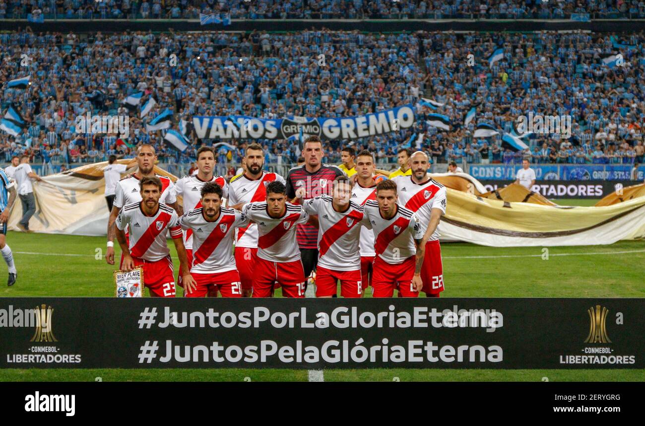 River Plate players pose for the match against Gremio at the Arena do ...