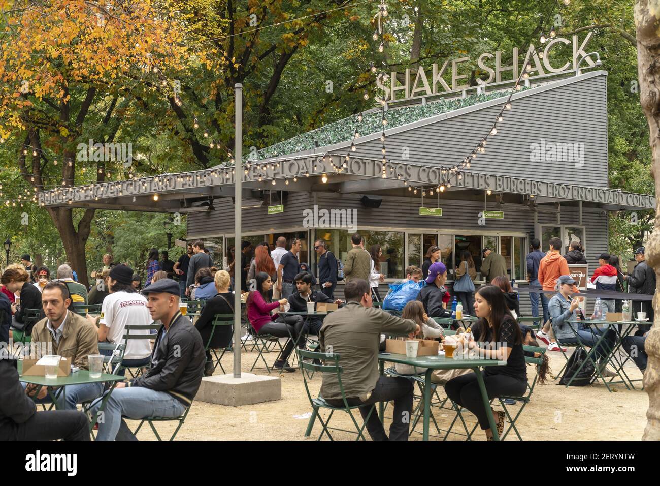Crowds at the original Shake Shack location in Madison Square Park in ...