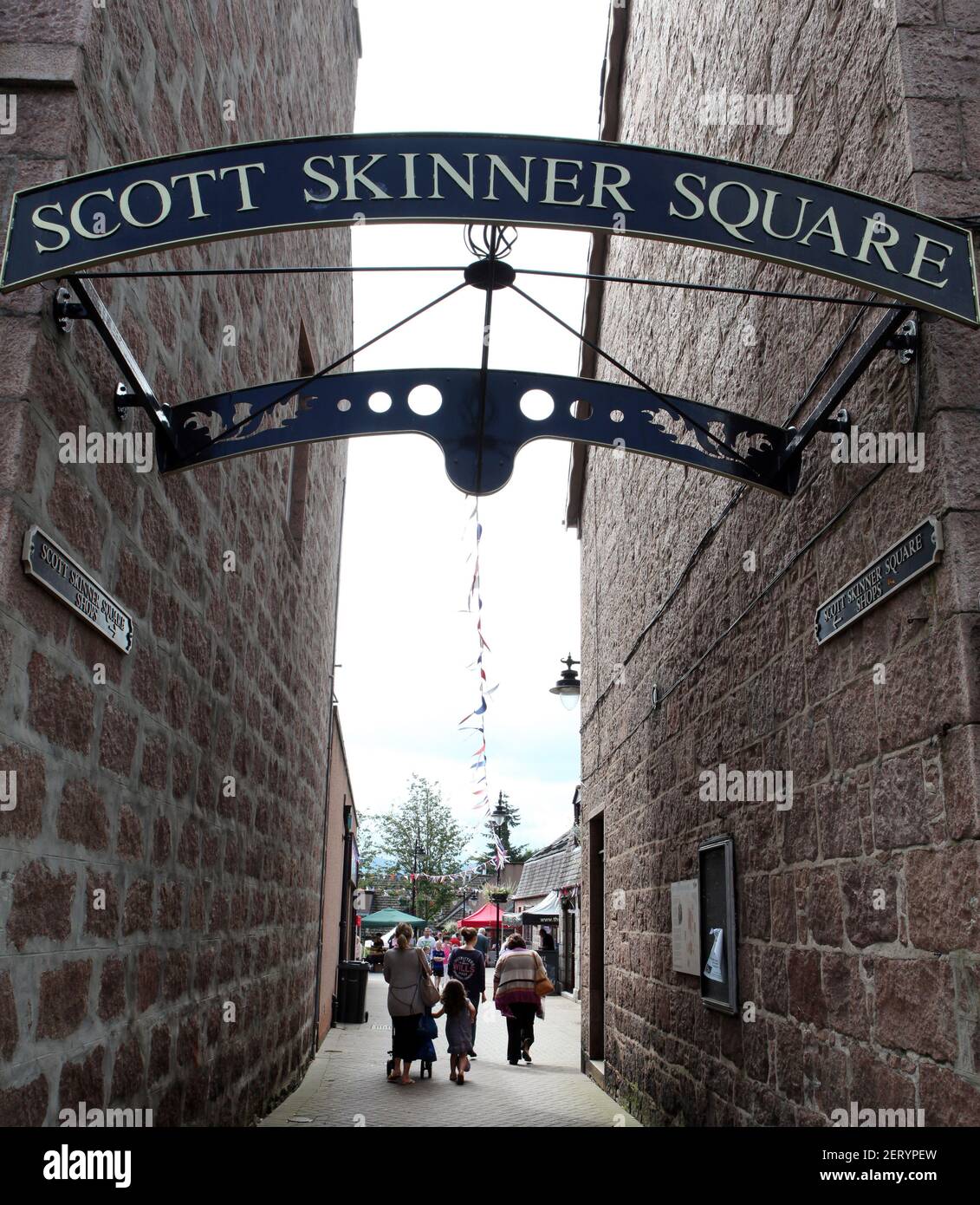 Scott skinner square hi-res stock photography and images - Alamy