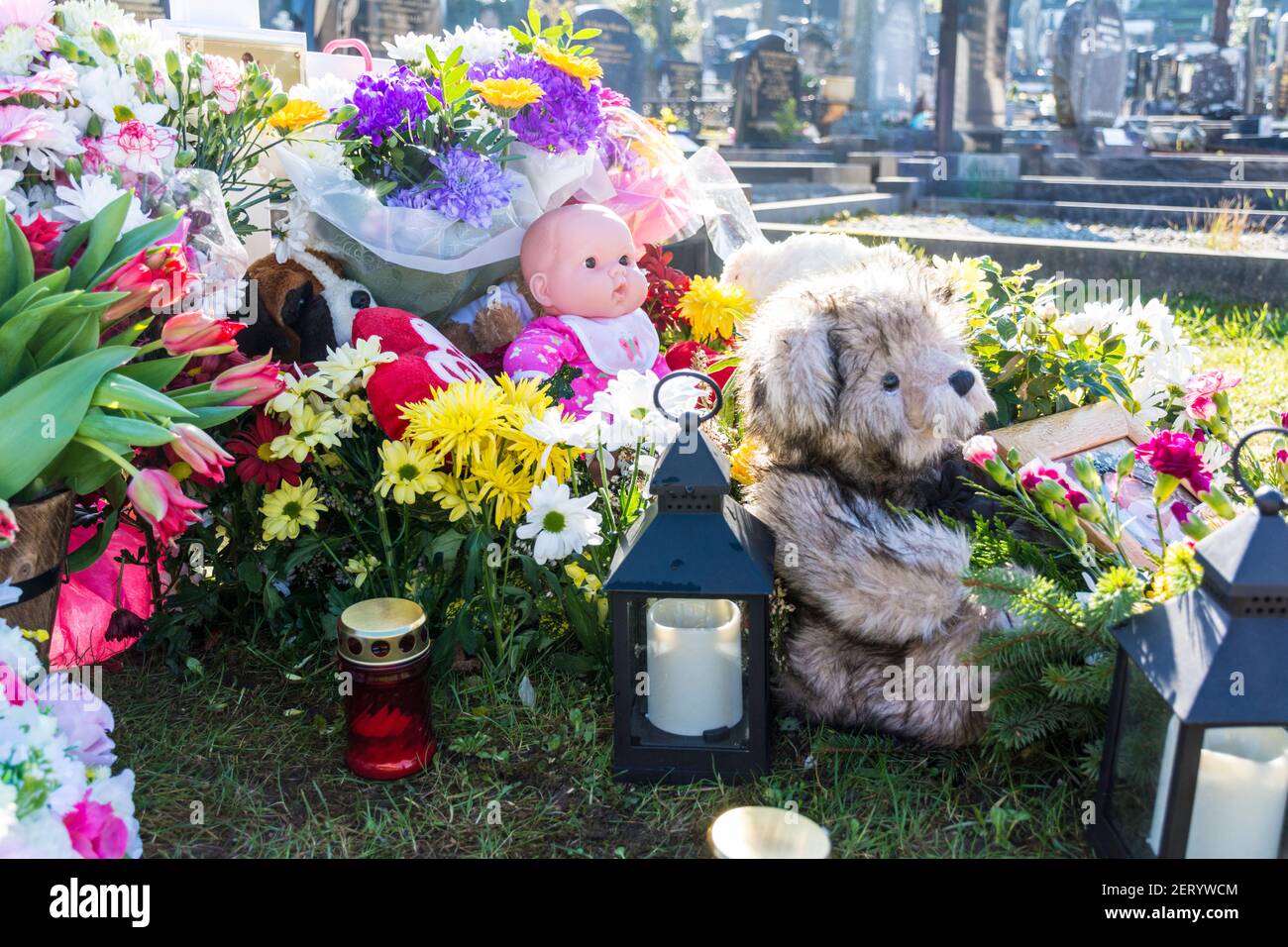 Childhood grief death grave hi-res stock photography and images - Alamy