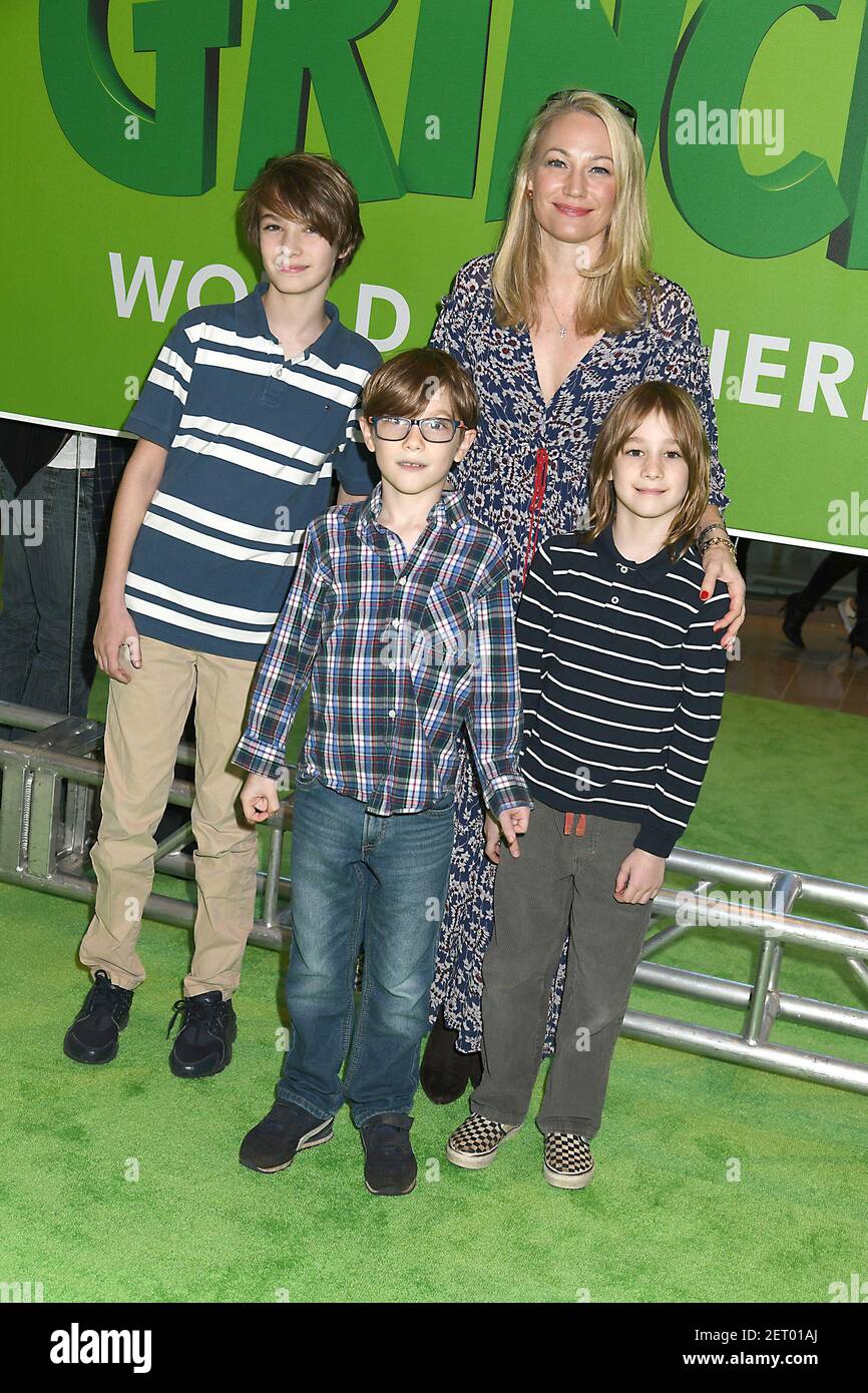 Sarah Wynter and her sons attend the" Dr Seuss' The Grinch" movie ...