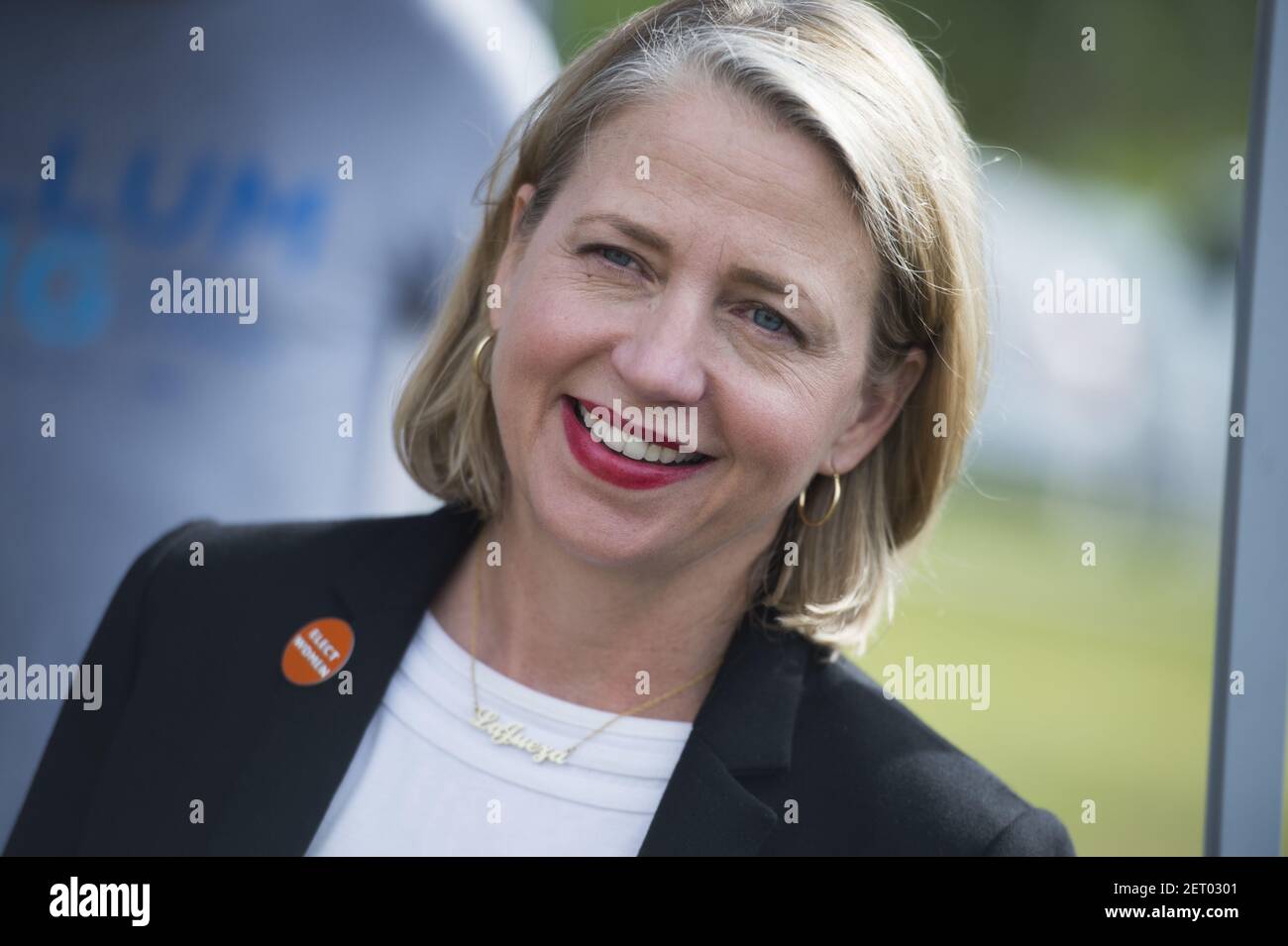 Mary barzee flores hi-res stock photography and images - Alamy