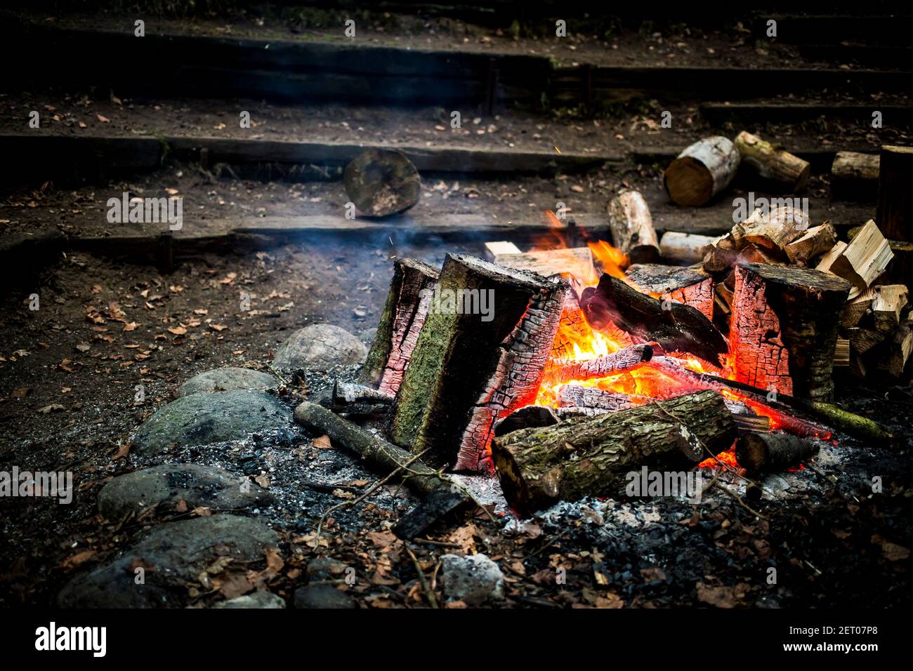 Australian campfire in the outback hi-res stock photography and images ...