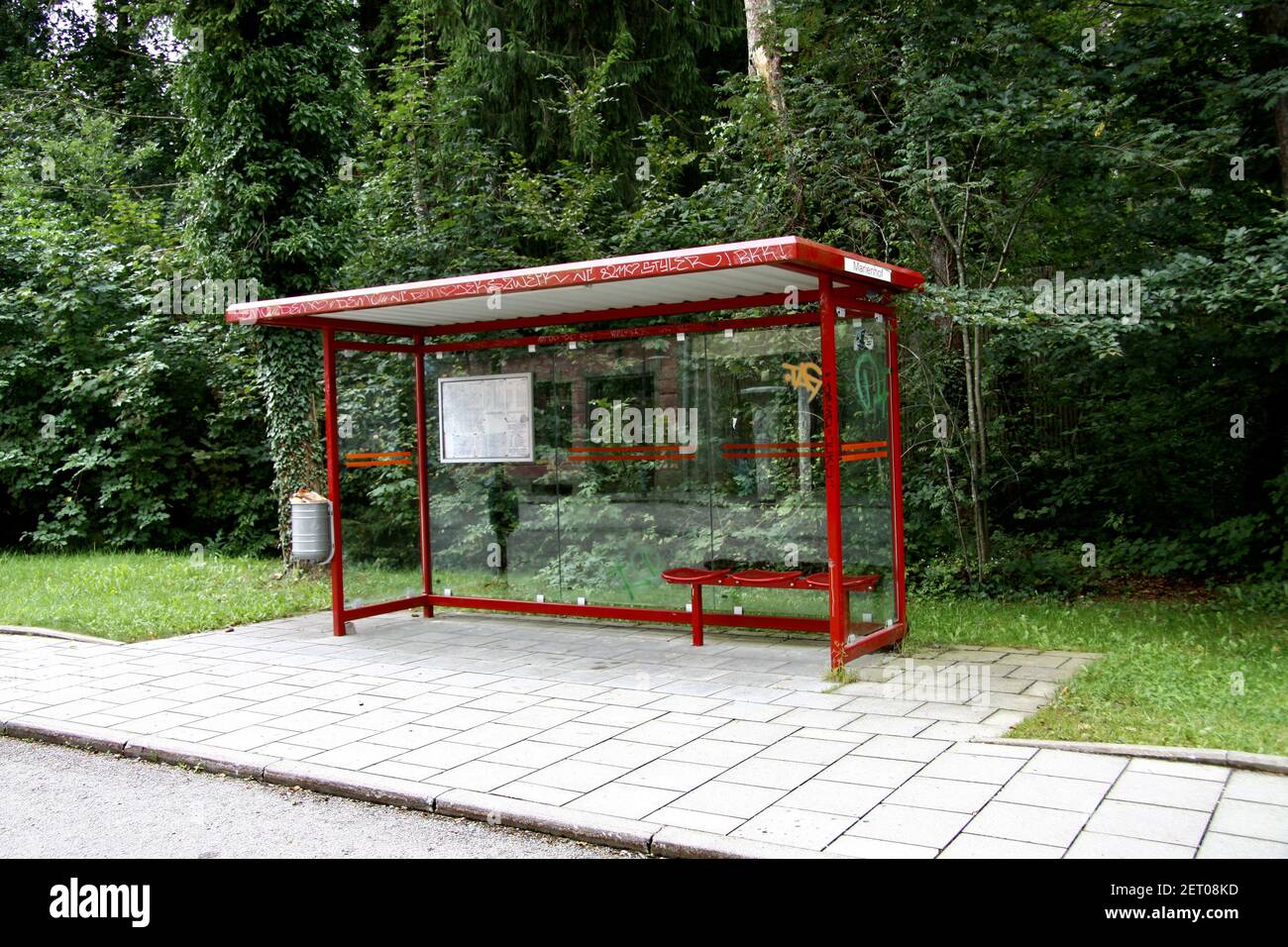 Pavement surrounded by greenery hi-res stock photography and images - Alamy