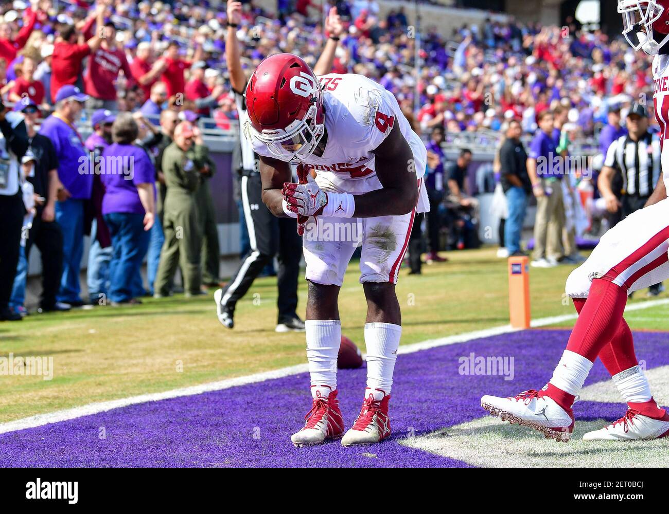 Oklahoma Sooners running back Trey Sermon (4) rushes for a touchdown ...