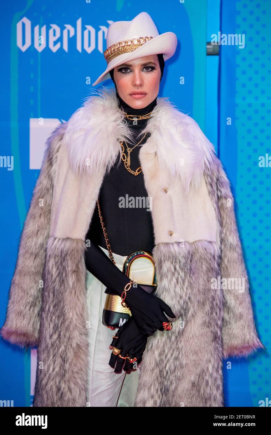 Brisa Fenoy on the red carpet for the 2018 MTV Europe Music Awards at ...