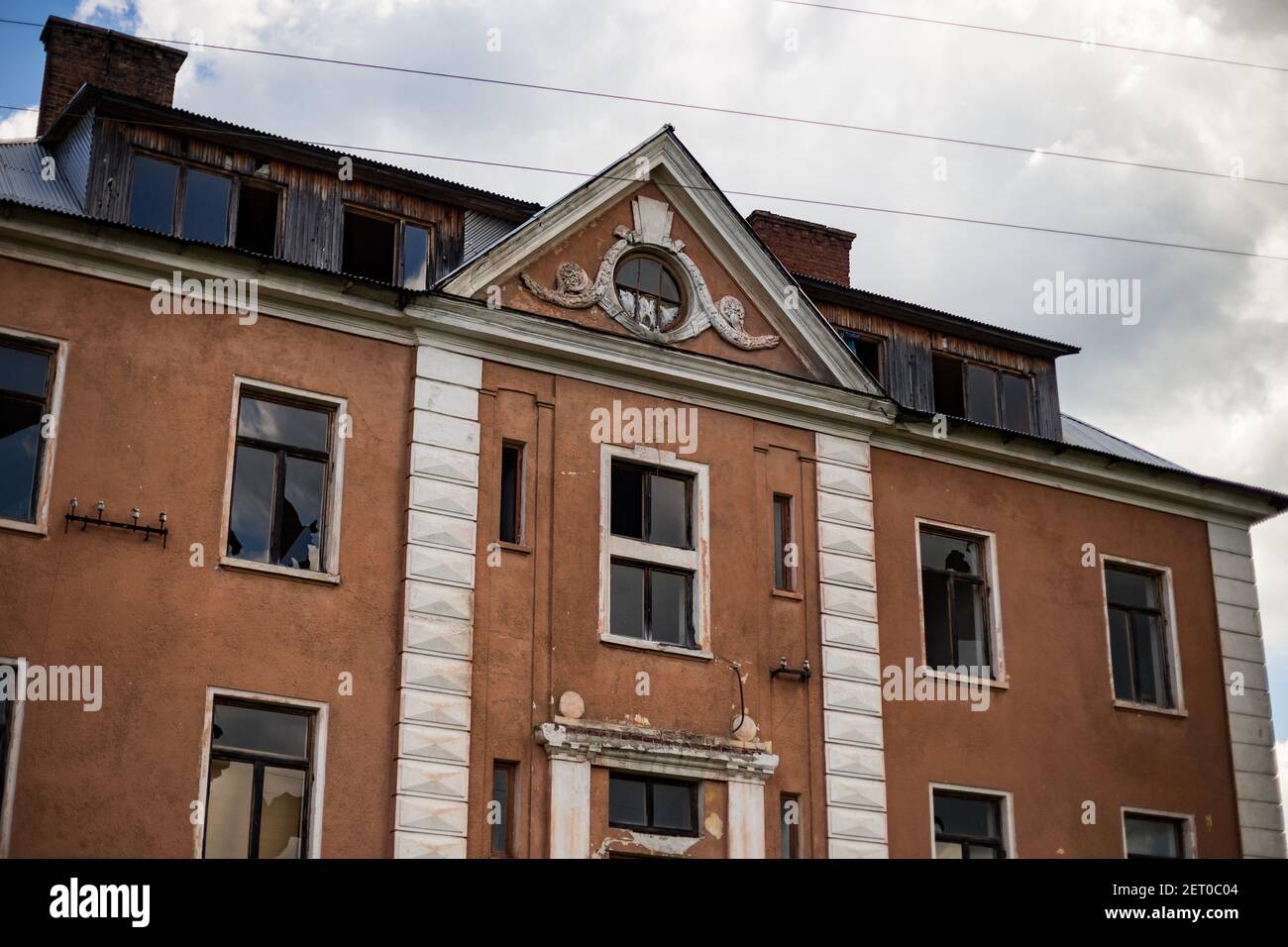 Shattered windows hi-res stock photography and images - Alamy