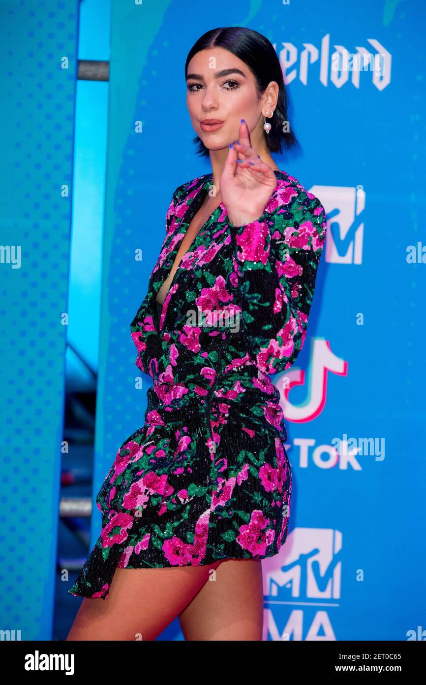 Dua Lipa on the red carpet for the 2018 MTV Europe Music Awards at ...