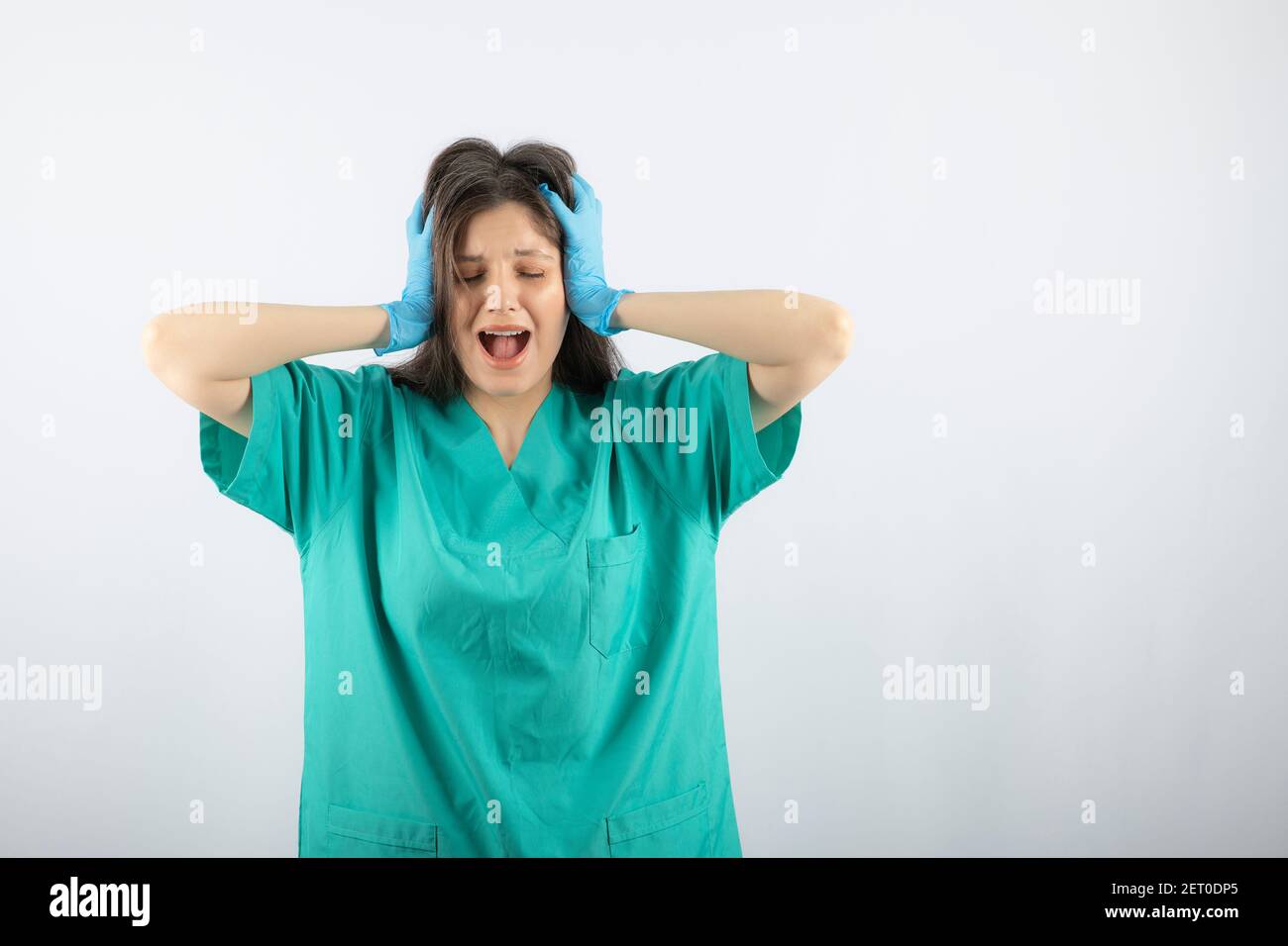 Female doctor wearing green hi-res stock photography and images - Alamy