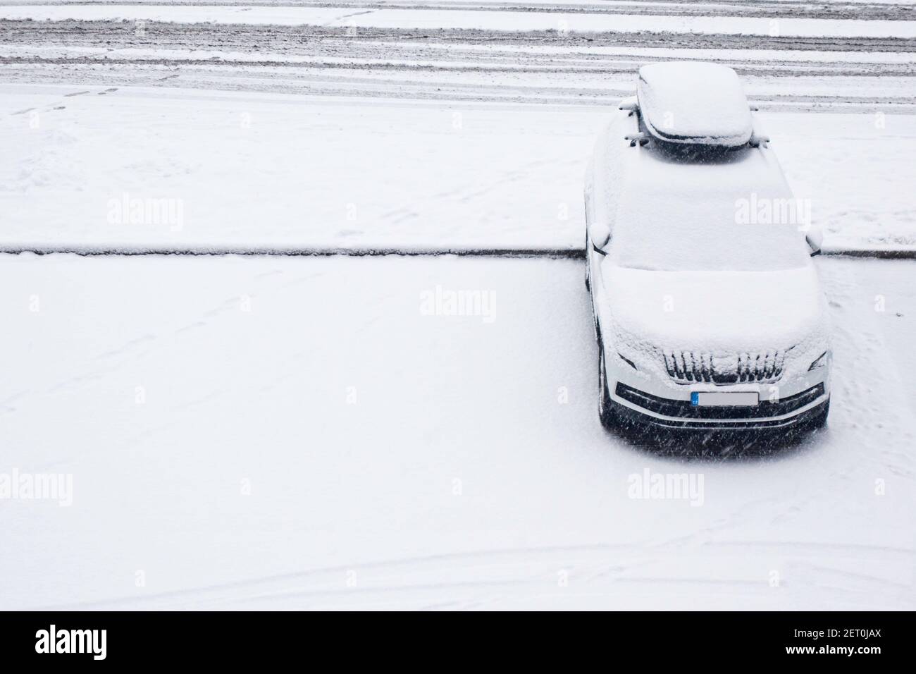 Car snow car hi-res stock photography and images - Alamy