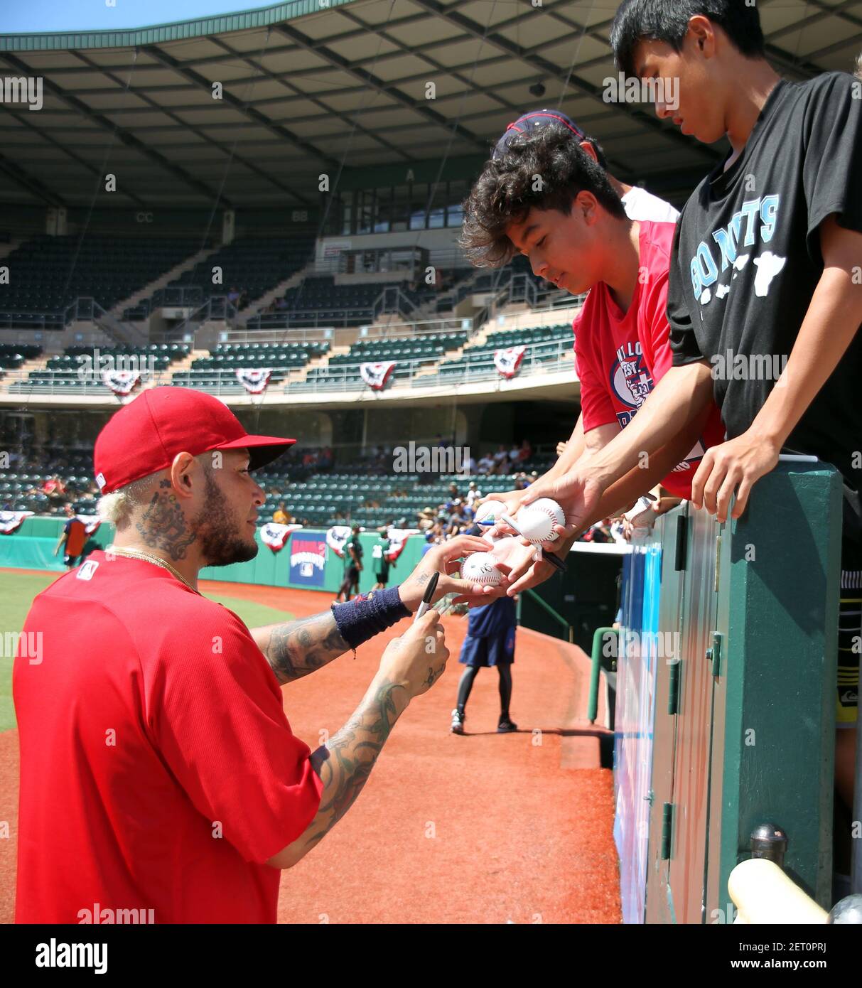 November 4, 2018 - St. Louis Cardinals Yadier Molina takes a moment to ...