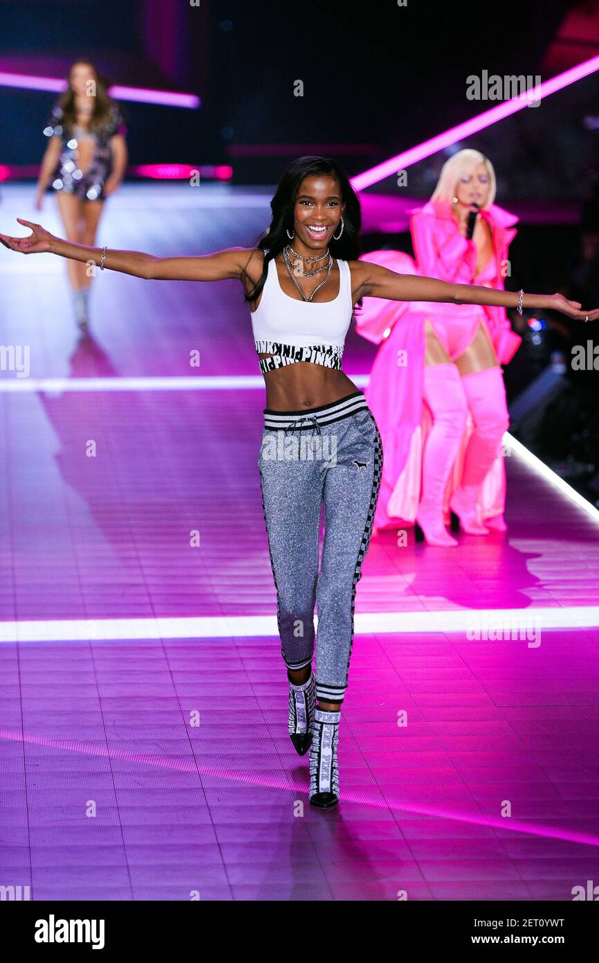 Model Isilda Moreira walks on the runway during the 2018 Victoria’s ...