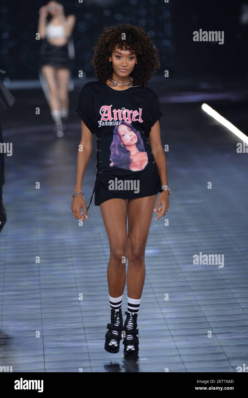 Model Cheyenne Maya Carty on the runway during the 2018 VictoriaÕs ...