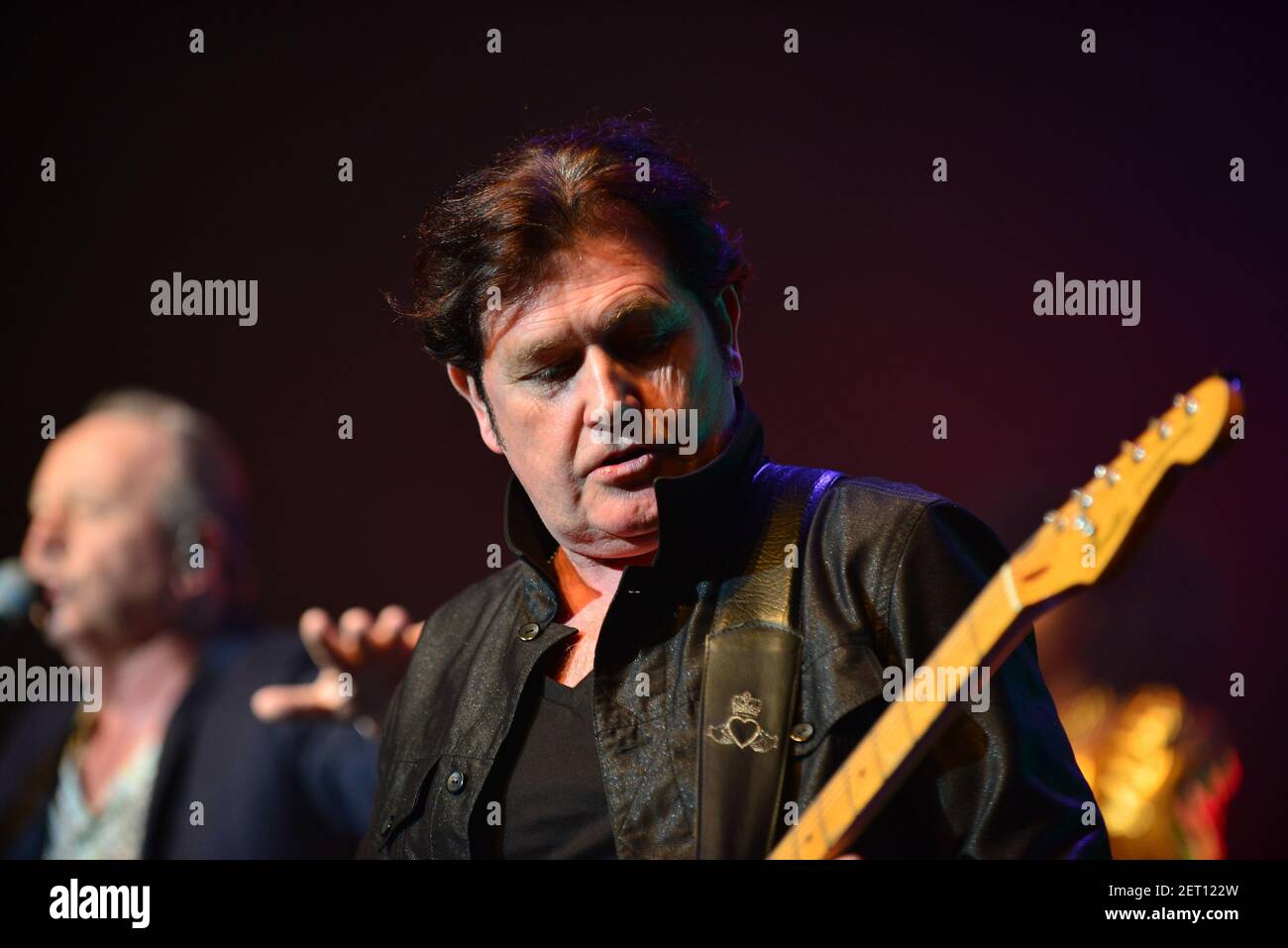 MIAMI BEACH, FL - NOVEMBER 08: Charlie Burchill of Simple Minds ...