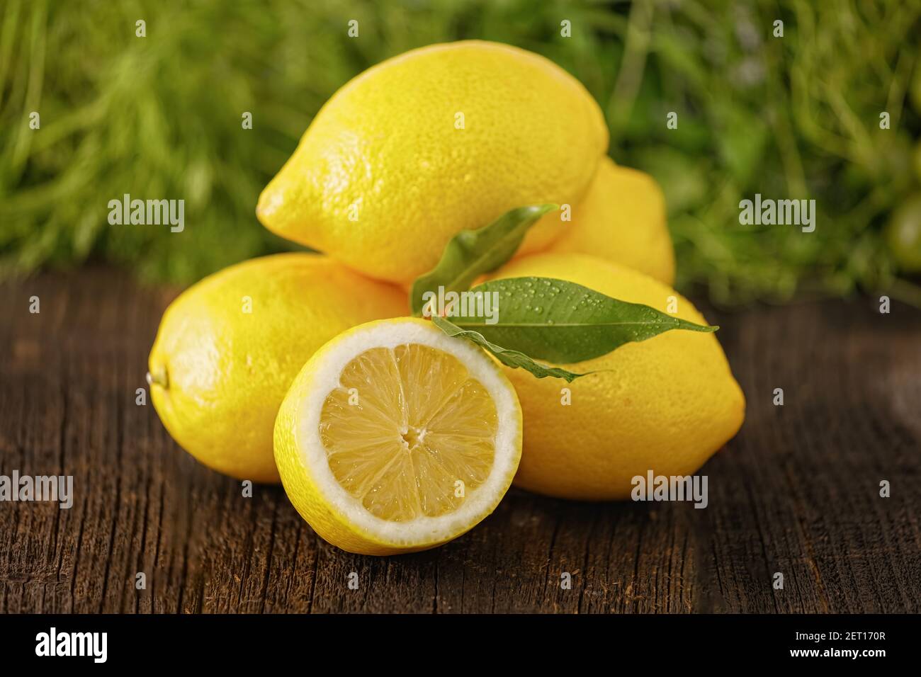 Pile of fresh lemons on wooden board Stock Photo - Alamy