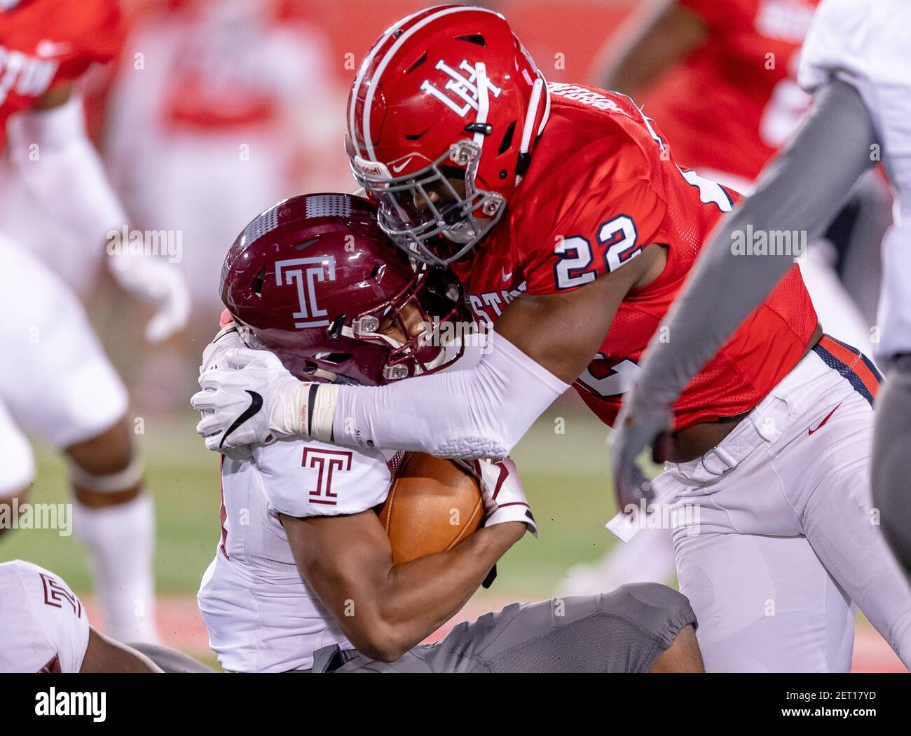 Houston Cougars linebacker Austin Robinson (22) tackles Temple Owls ...
