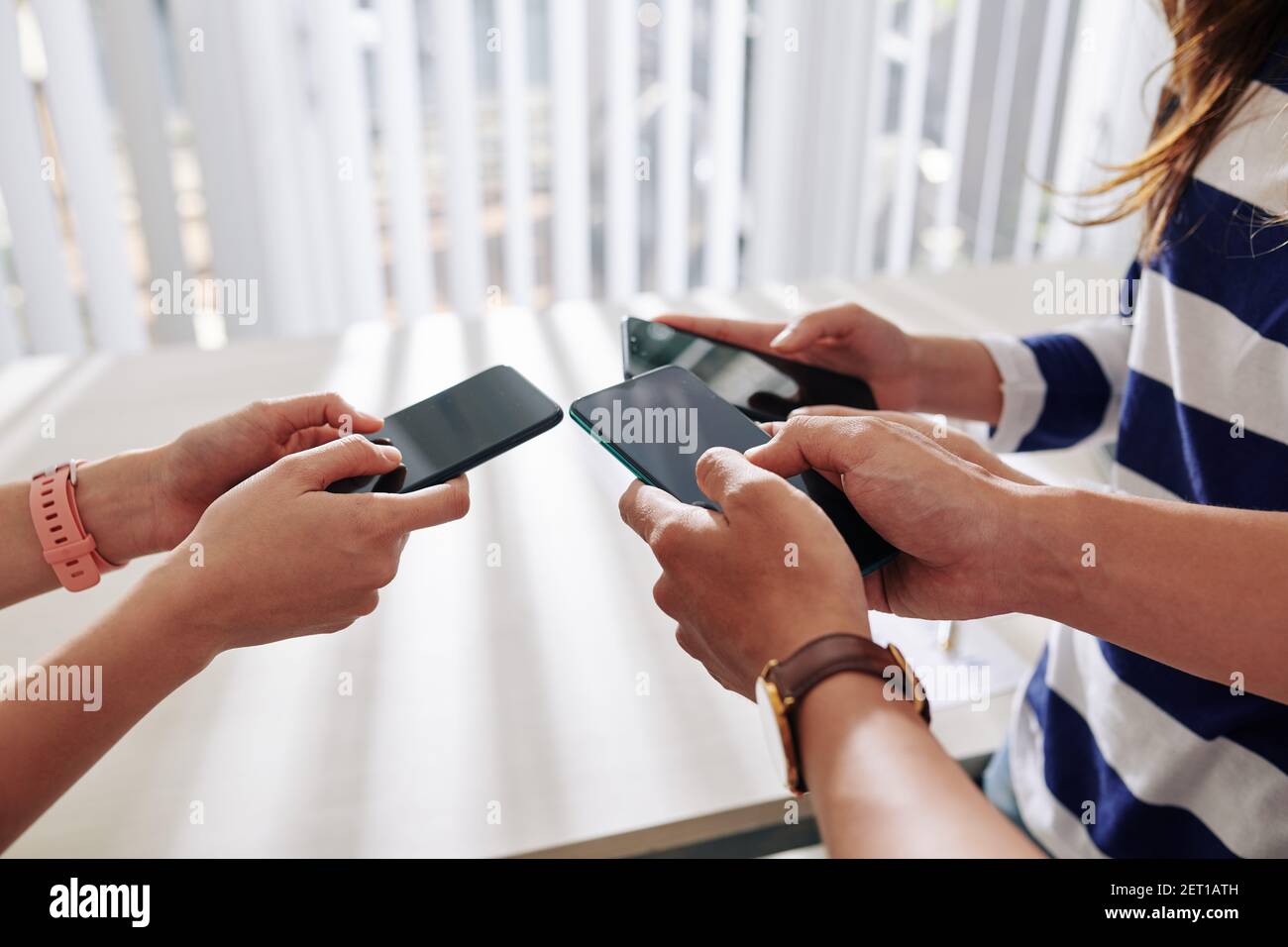 People using smartphones Stock Photo - Alamy