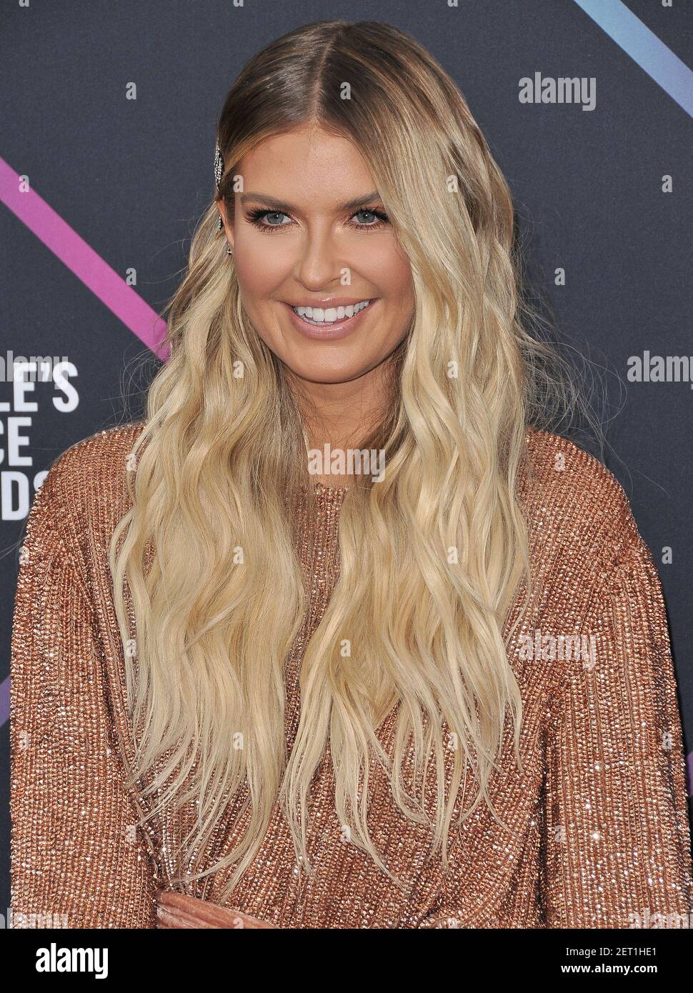 Elle Ferguson arrives at the 2018 E! People's Choice Awards held at the ...