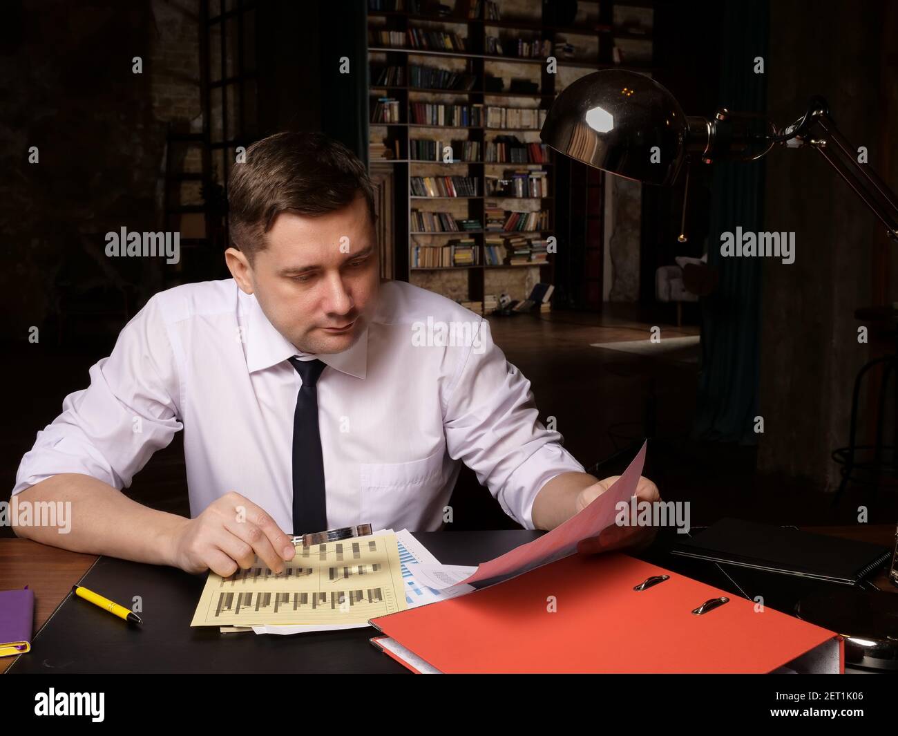 Financial statements analysis hi-res stock photography and images - Alamy