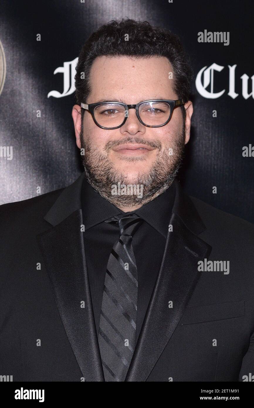 Actor Josh Gad attends the Friar's Club Entertainment Icon Award at The ...