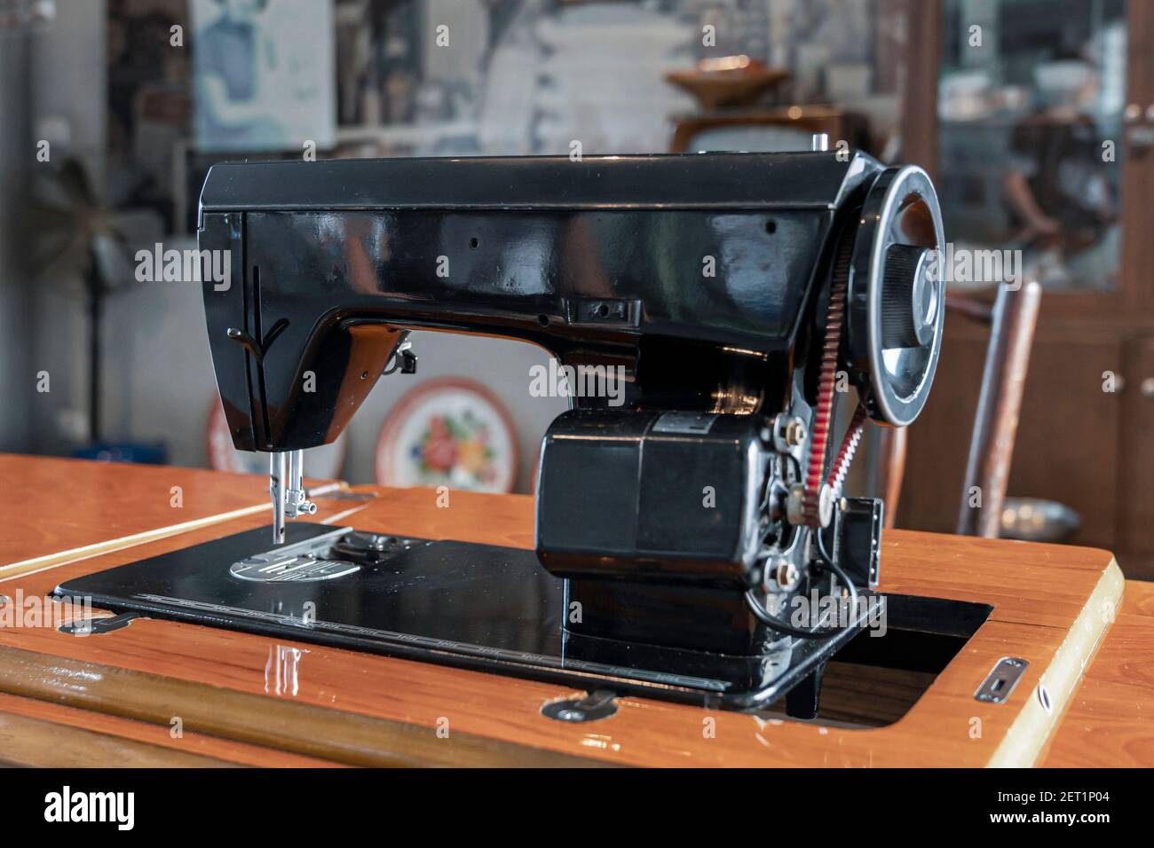 Retro style manual sewing machine hi-res stock photography and images ...