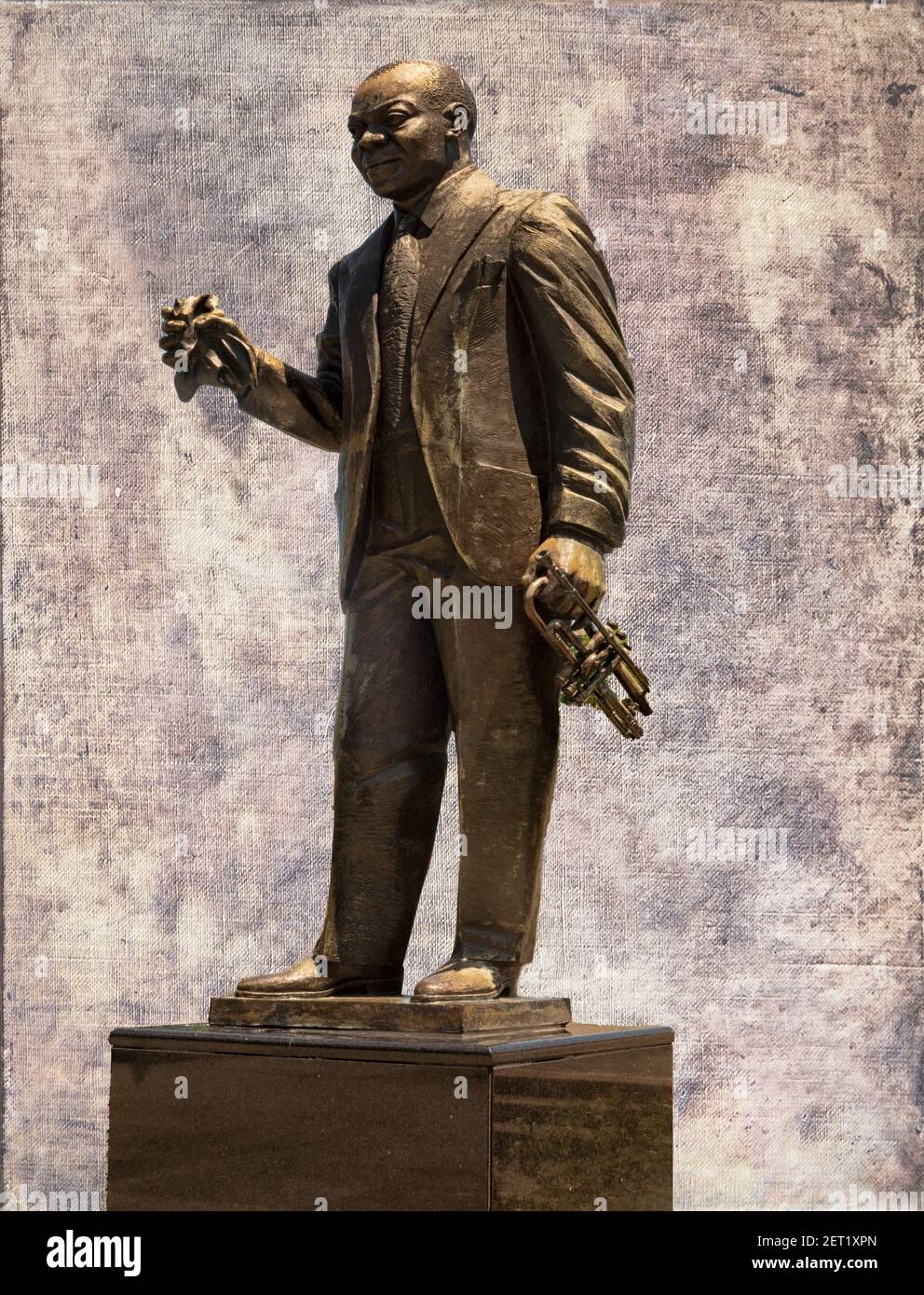 Statue of Louis Armstrong "satchmo" in a park dedicated to him in New ...