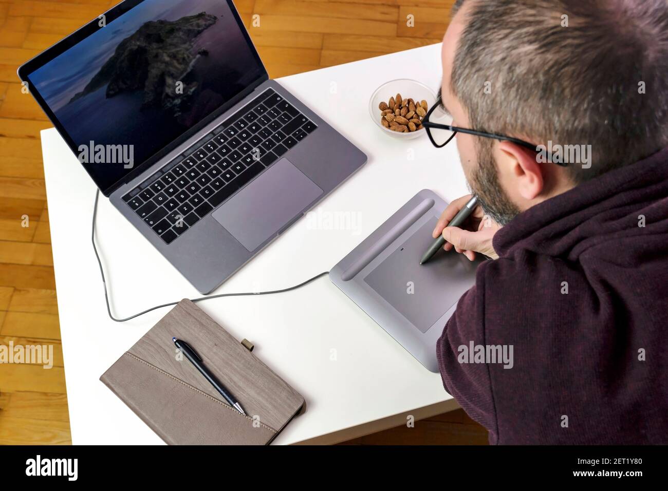 Graphic designing computer hi-res stock photography and images - Alamy