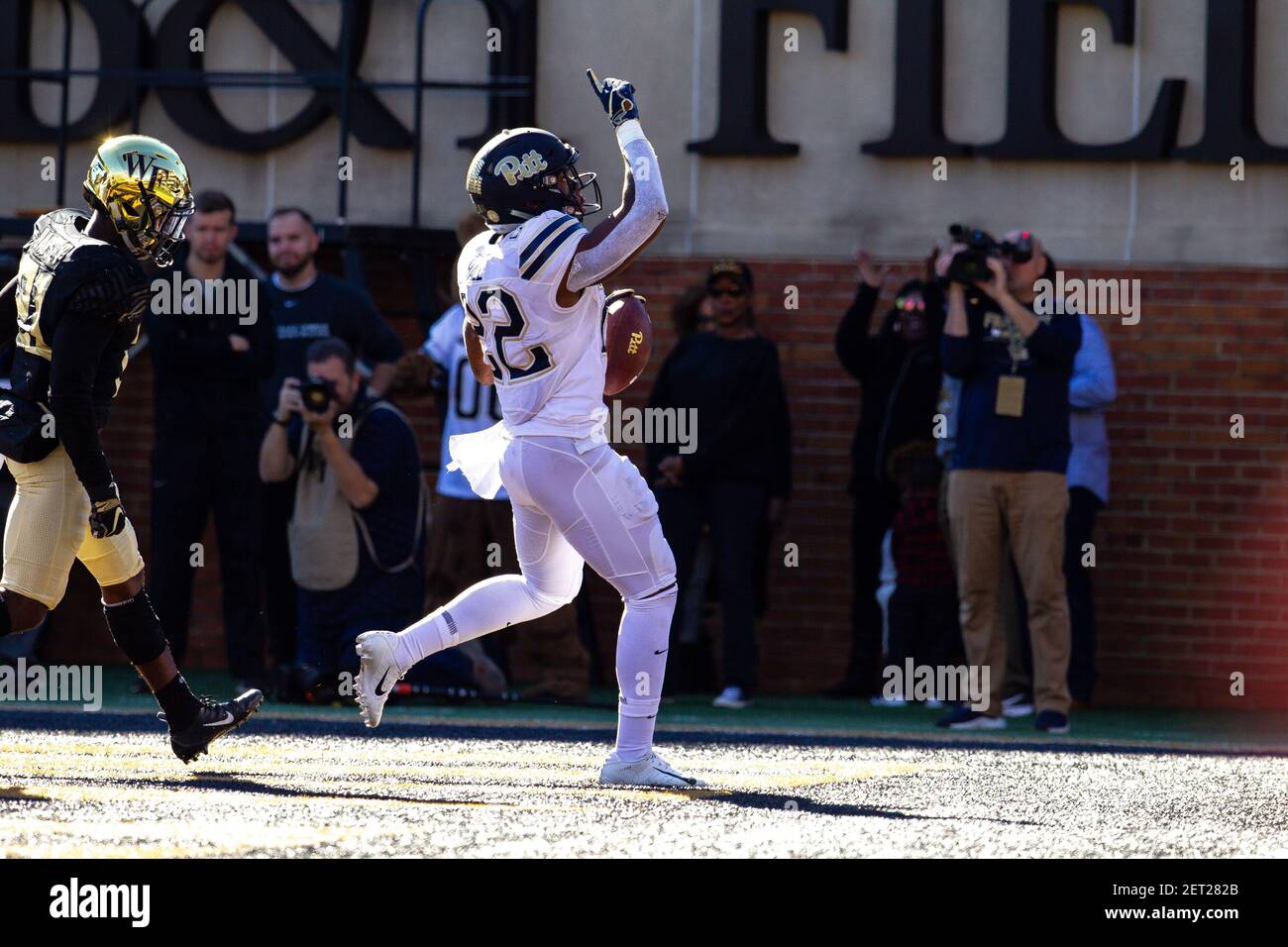 November 17, 2018: Pittsburgh Panthers running back Darrin Hall (22 ...