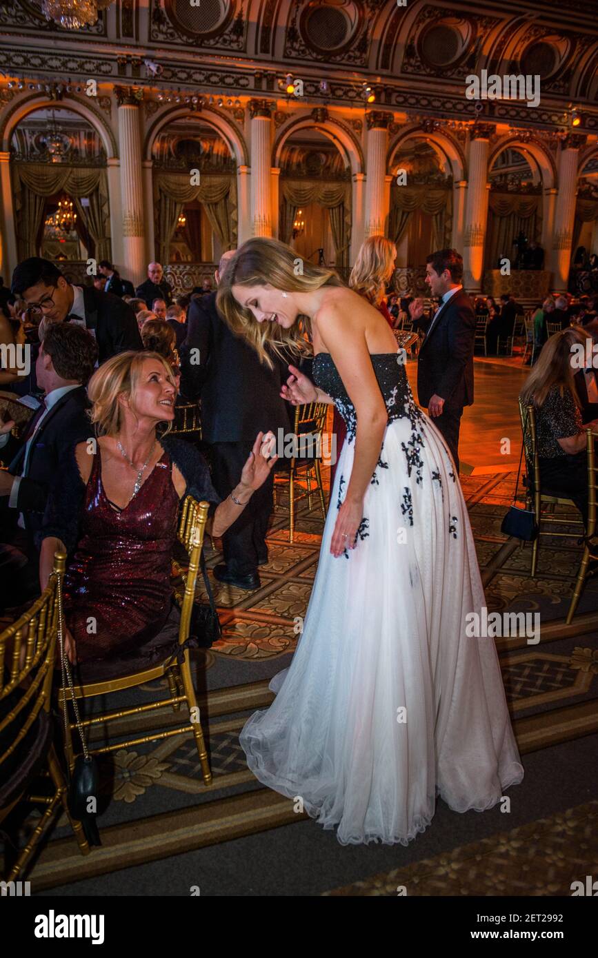 16-11-2018 New York Amsterdam Pasta Divas with a dress of Sheila de ...