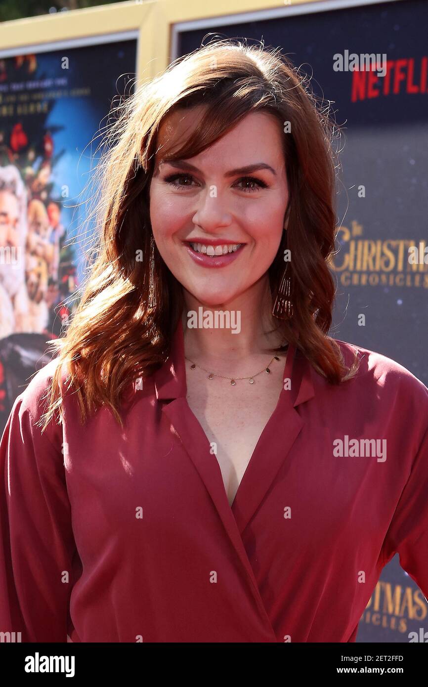 Sara Rue attends the Los Angeles Premiere 'The Christmas Chronicles ...