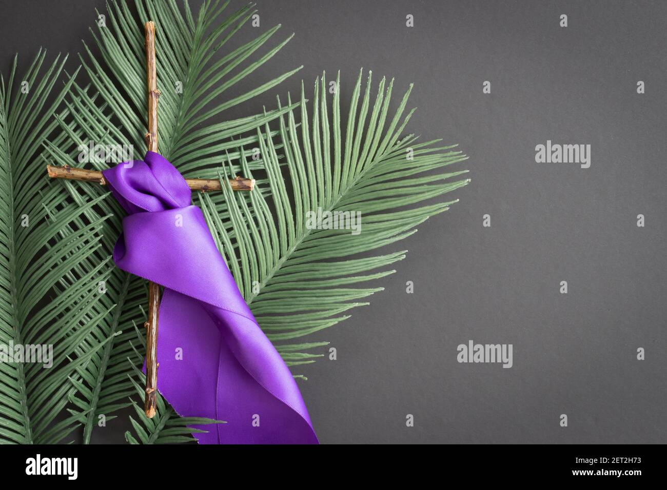 Palm leaf cross hi-res stock photography and images - Alamy