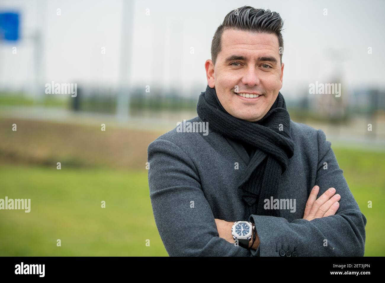 Jan Smit reveals in a festive way the 100% NL windmill. Jan Smit has ...