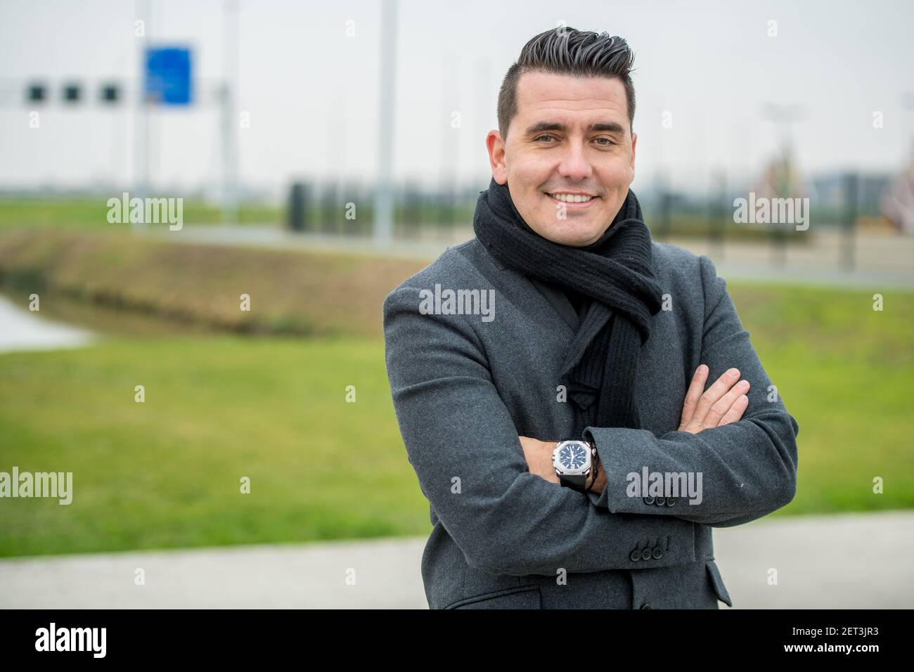 Jan Smit reveals in a festive way the 100% NL windmill. Jan Smit has ...