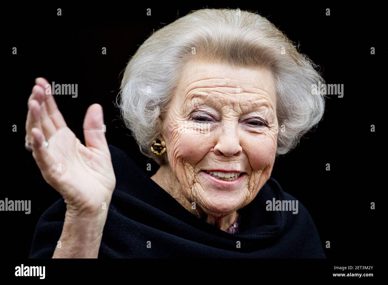 AMSTERDAM - Princess beatrix King Willem-Alexander hands out the ...