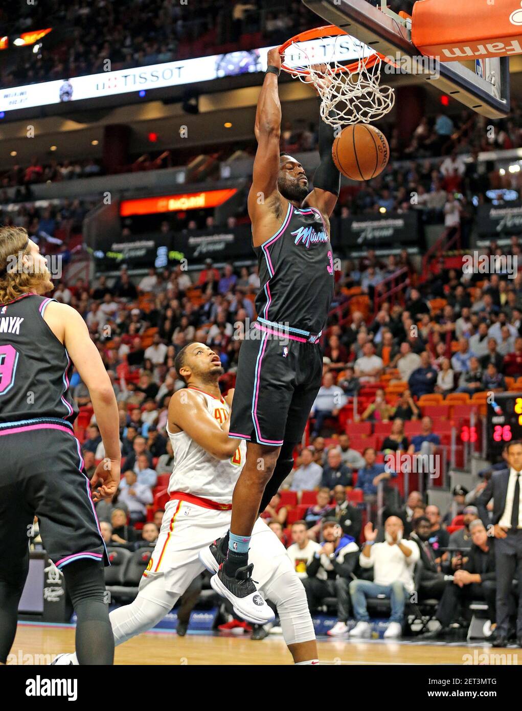 Miami Heat's Dwyane Wade dunks the ball in the first quarter against ...