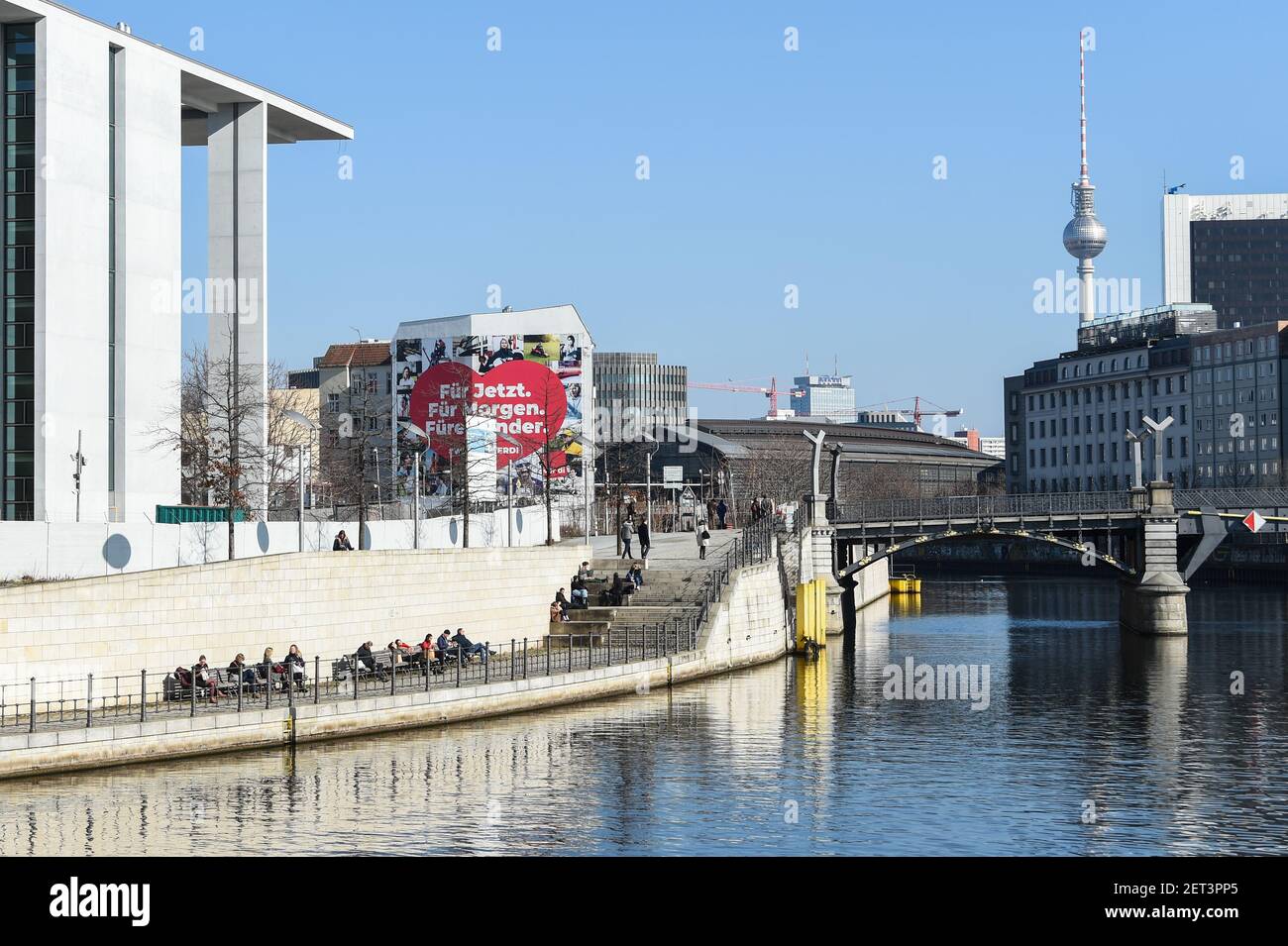 Berlin, Germany. 01st Mar, 2021. People are walking on the banks of the ...