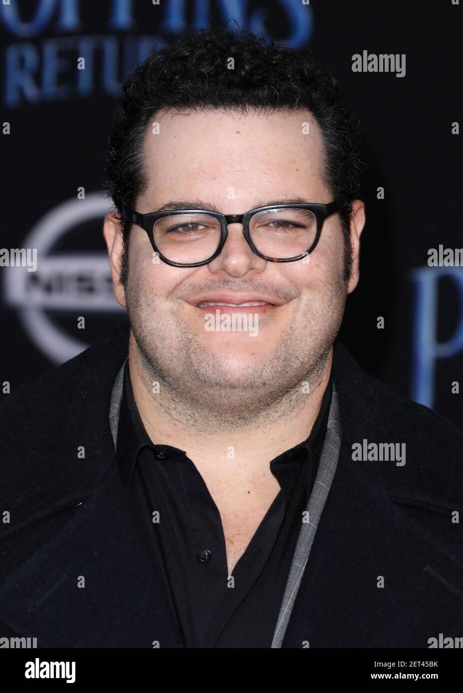 HOLLYWOOD, LOS ANGELES, CA, USA - NOVEMBER 29: Josh Gad arrives at the ...