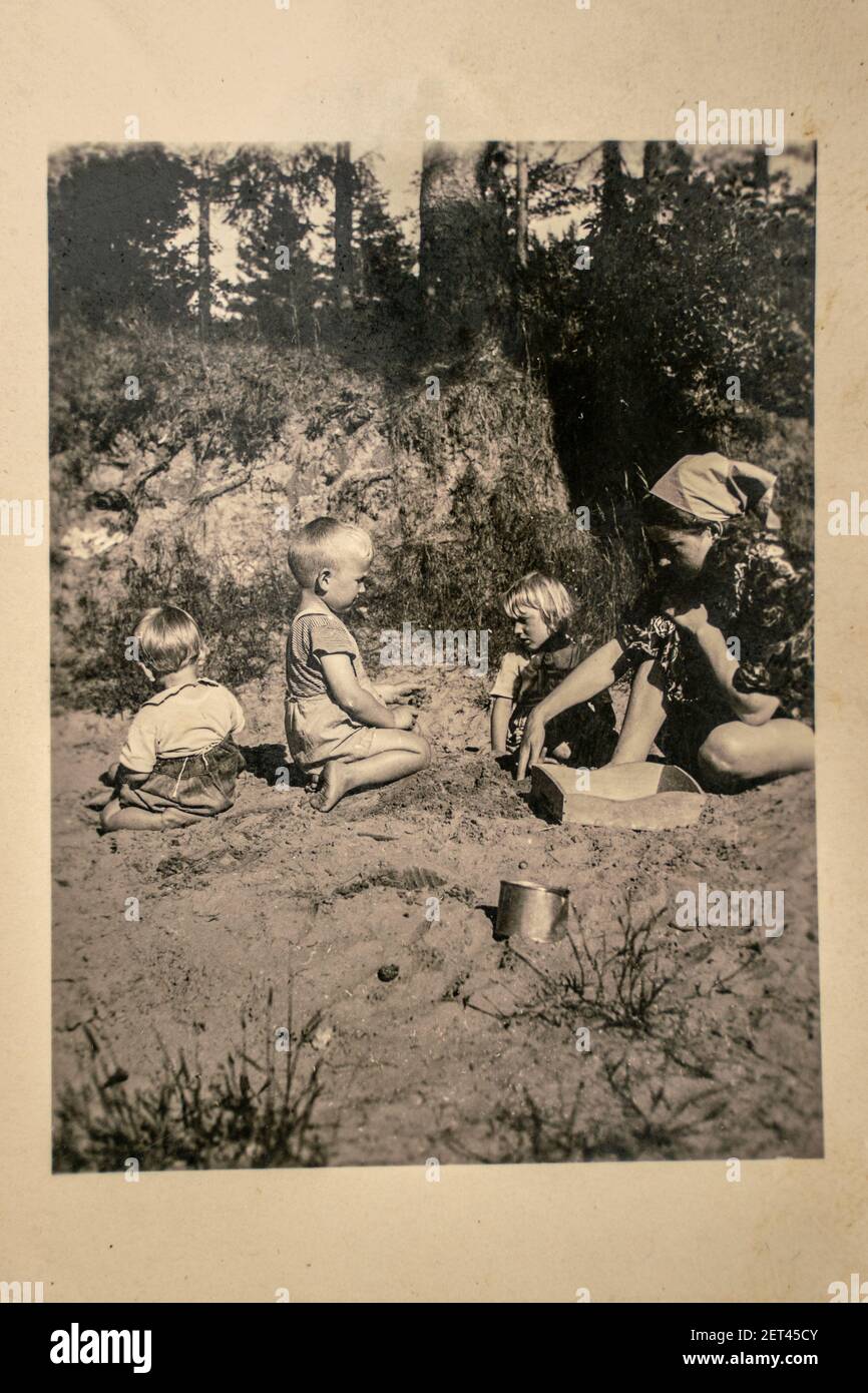 Germany - CIRCA 1930s: Group photo of mother and tree small kids ...