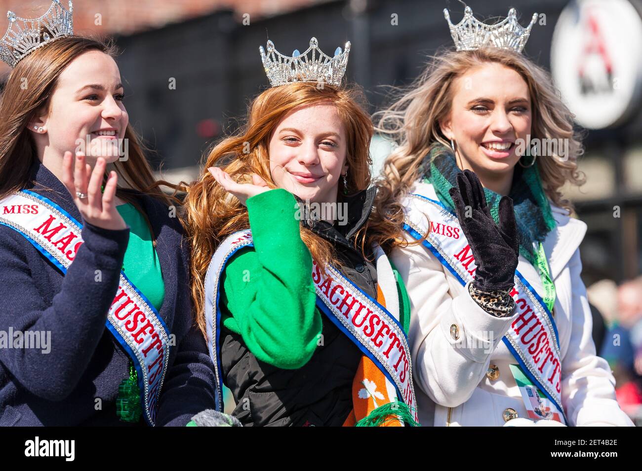 Pageant girls smiling hi-res stock photography and images - Alamy