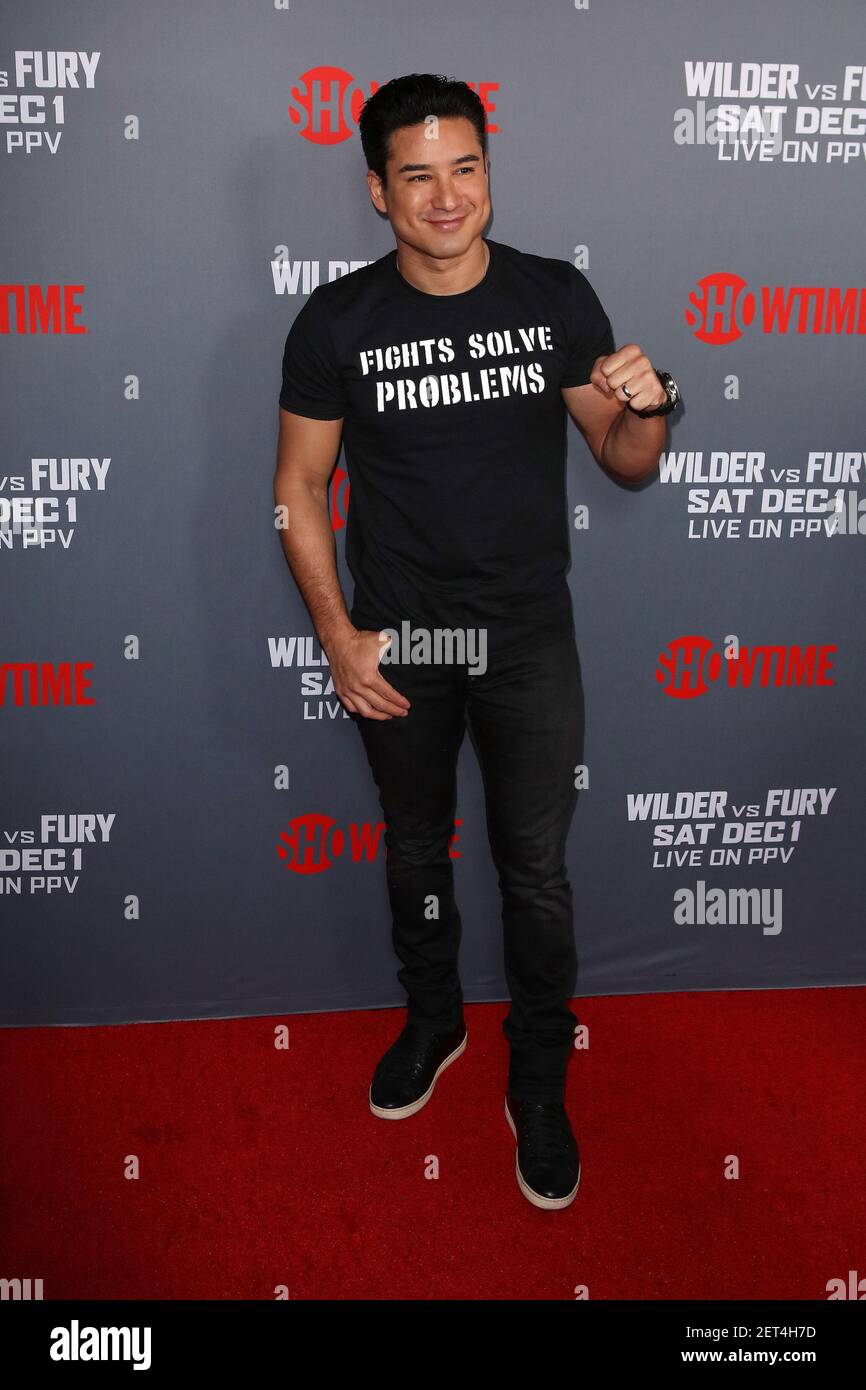 Mario Lopez attends the Showtime PPV Heavyweight Championship of the ...