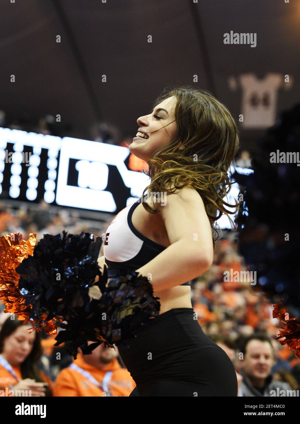 December 1, 2018: Syracuse cheerleaders entertain the crow as the ...