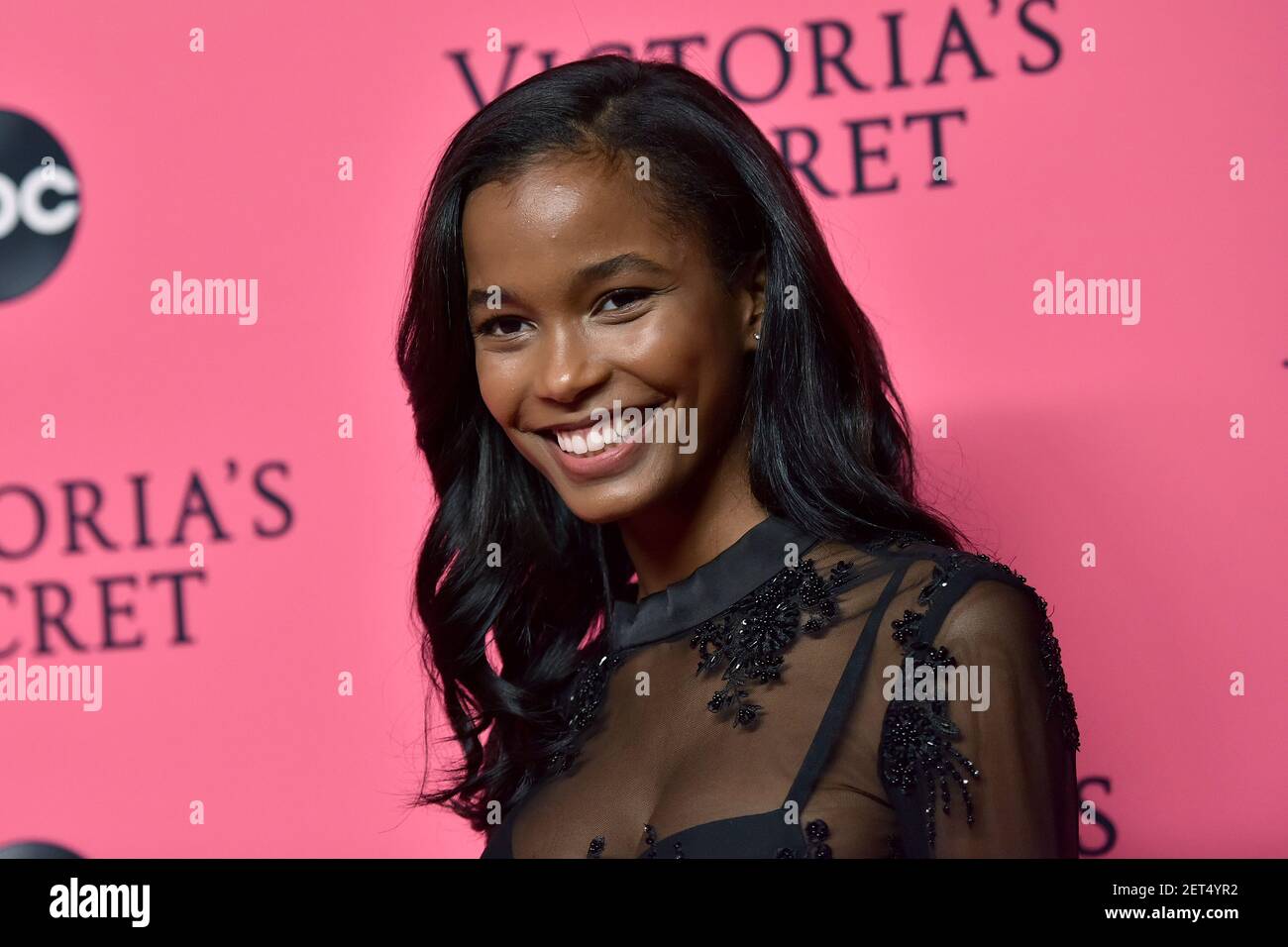 Models Isilda Moreira attends the 2018 Victoria's Secret Fashion Show ...