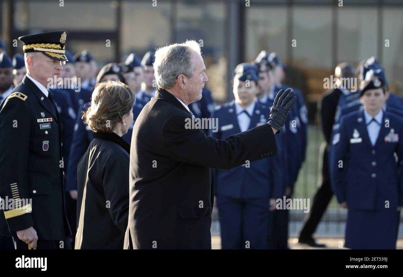 Former President George W. Bush and former first lady Laura Bush wave ...